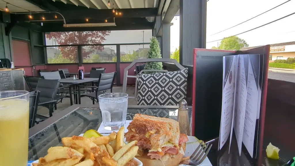 Fluid Bar & Grill, Courtenay | Menu, Foto, Recensioni e Prenotazione