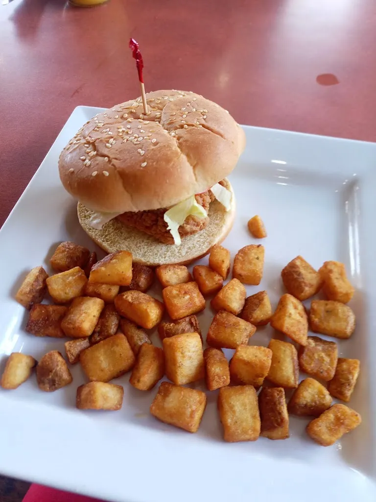 Kinuseo Cafe & Dining Room, Tumbler Ridge | Menú, Fotos, Reseñas y Reserva