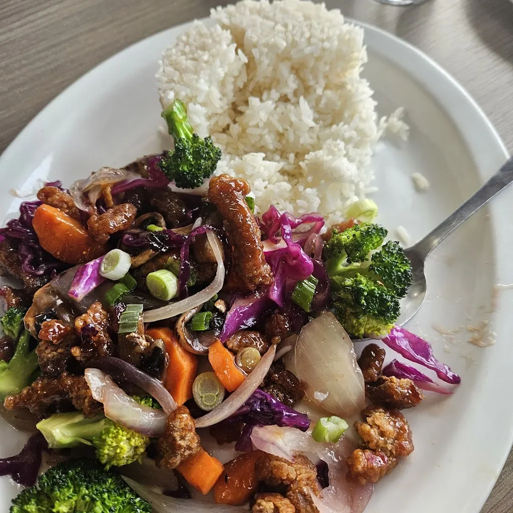 Kinuseo Cafe & Dining Room, Tumbler Ridge | Menú, Fotos, Reseñas y Reserva